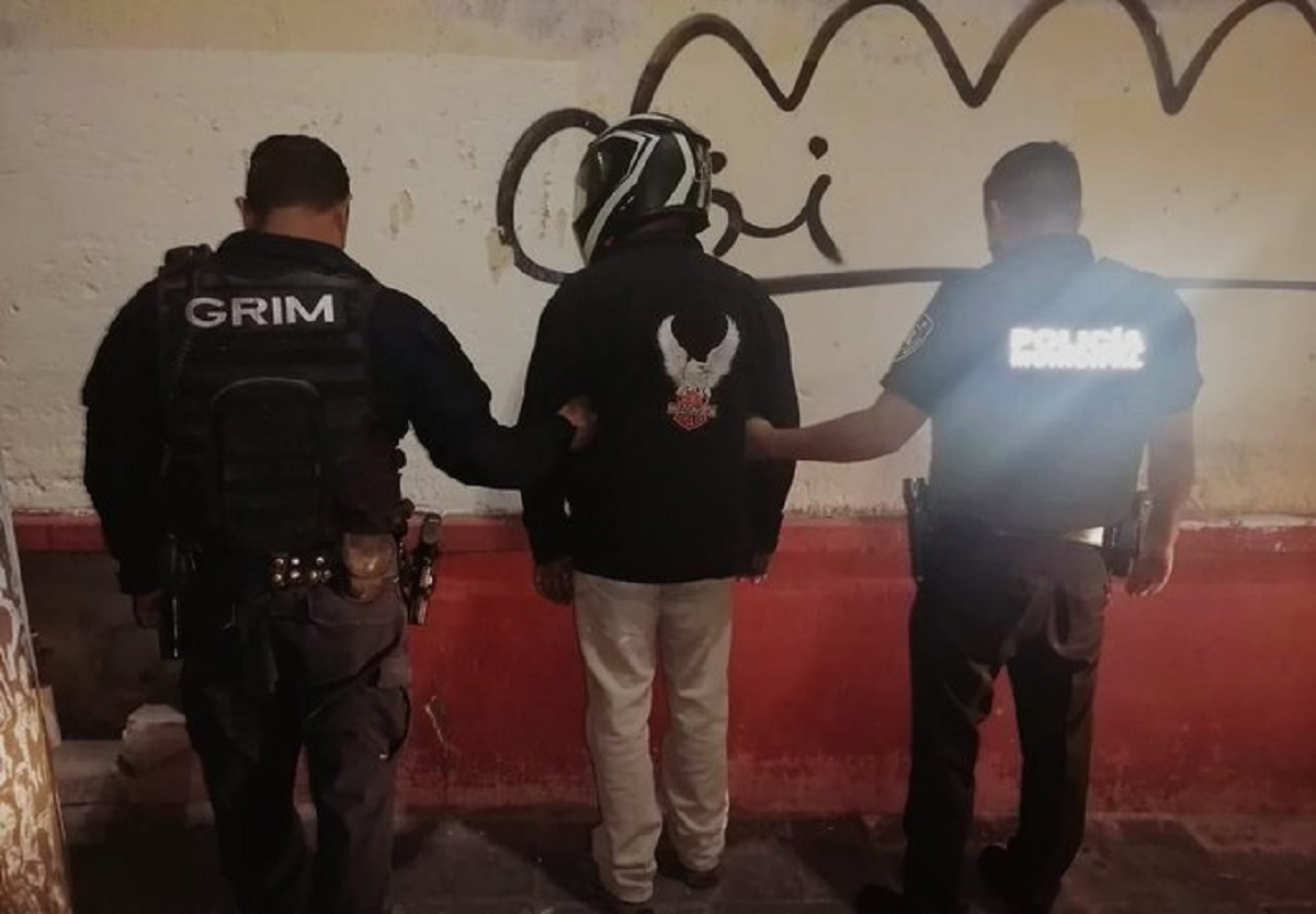 Detienen a violento motociclista que asaltaba en Querétaro