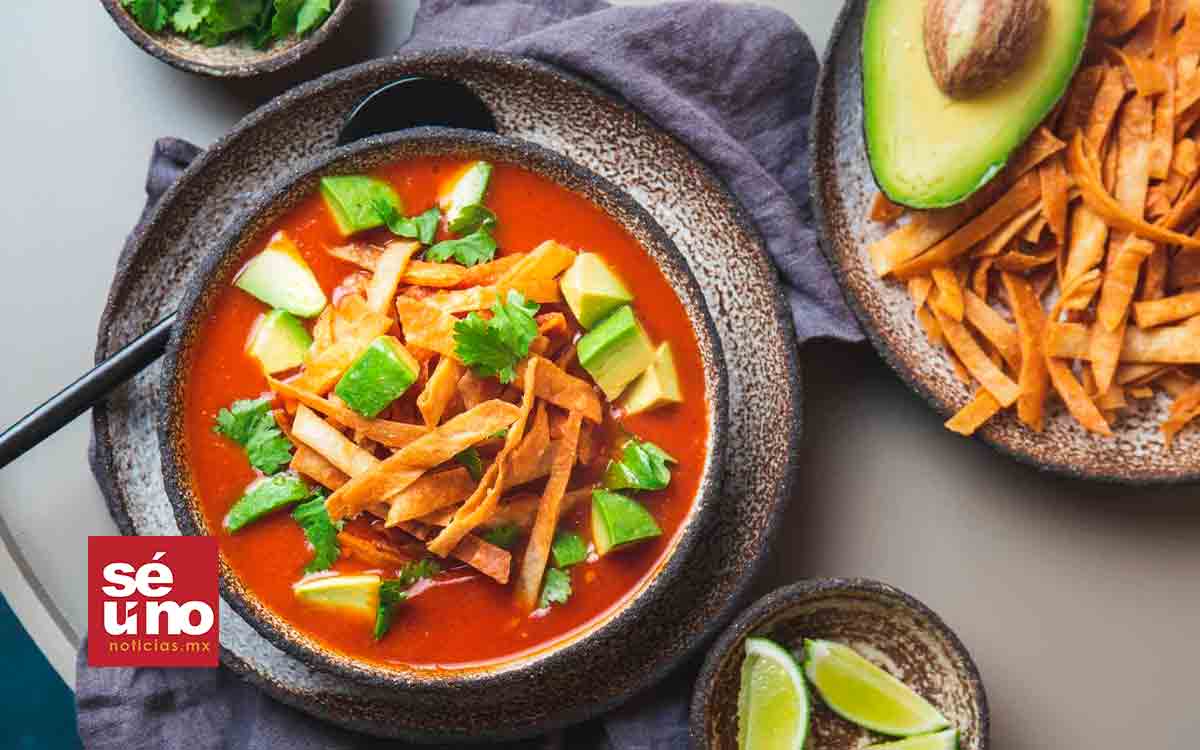Sabores Prehispánicos: La Historia y Receta de la Sopa Azteca