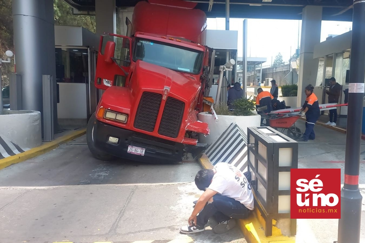 Tráiler Sin Frenos Se Estrella Contra Caseta En La México Toluca